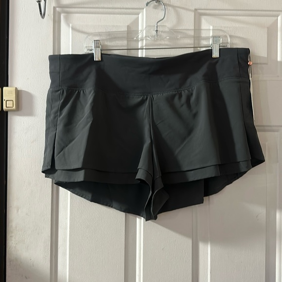 CALIA by Carrie Underwood | Shorts | Calia Kick It Up Short Carbon Gray ...